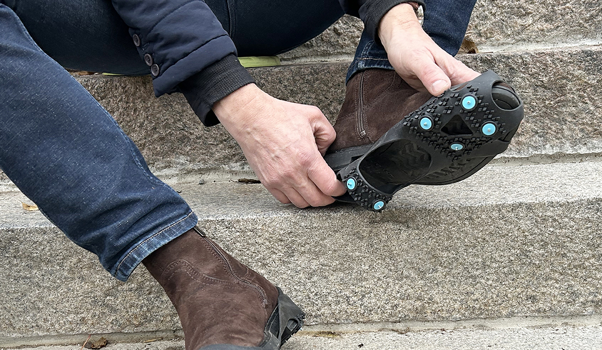 Färre olyckor med gratis broddar – Äldre i Centrum